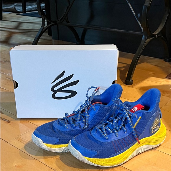 Under Armour | Shoes | Boys Under Armour Gs Curry 3z7 Steph Curry Blue ...